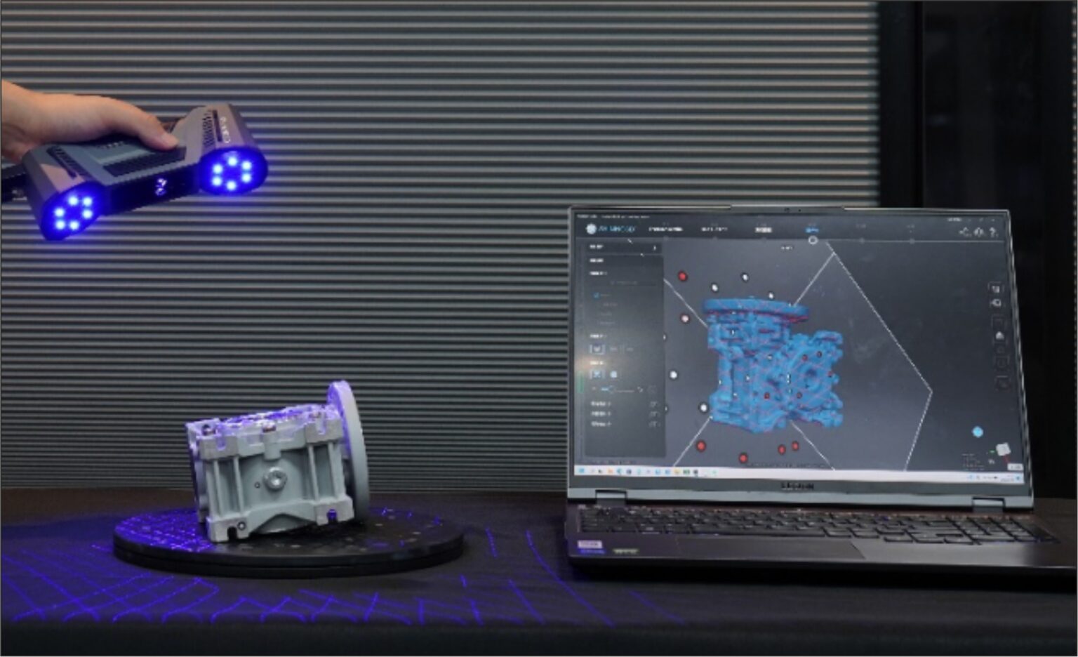 FreeScan COMBO Shining 3D | Skaner 3D z hybrydowym źródłem światła